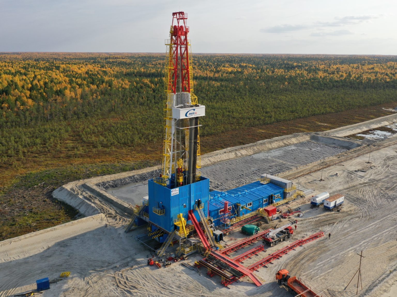 Cluster drilling rigs