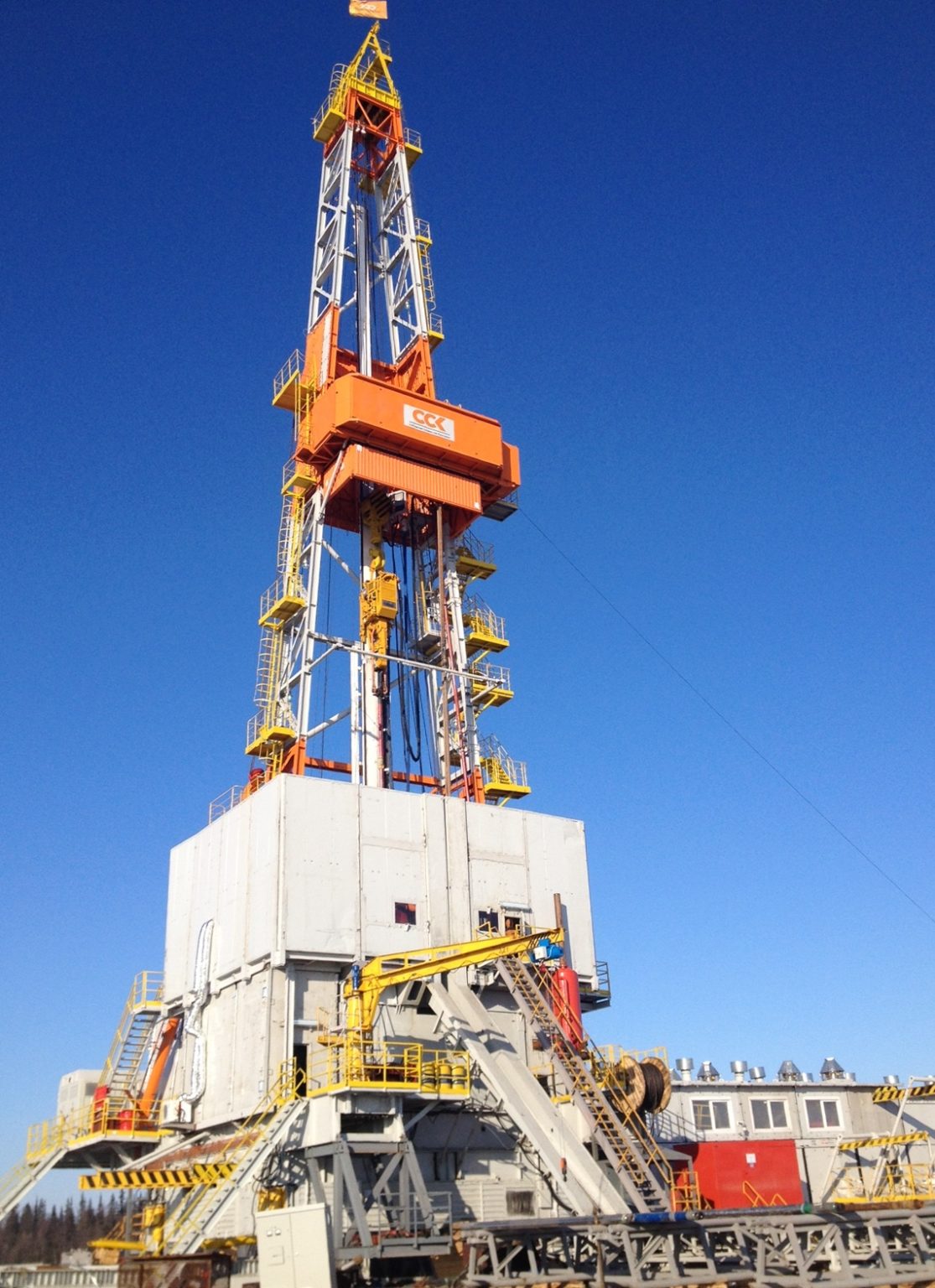 Cluster drilling rigs